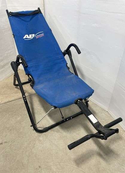 Ab lounge, needs cleaning - Albrecht Auction Service