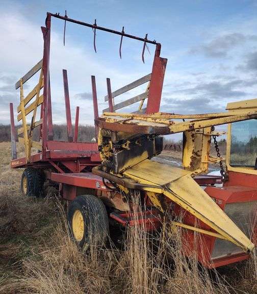 New Holland Stack Cruiser 1048, Ford 362 V8 Engine, 4-Speed with Hi and ...