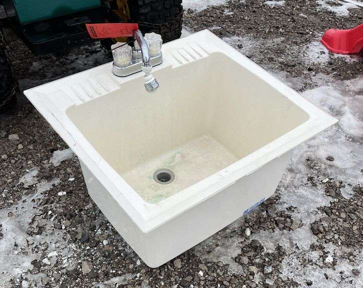 Laundry Basin, 25" x 22" x 13", has wear - Albrecht Auction Service