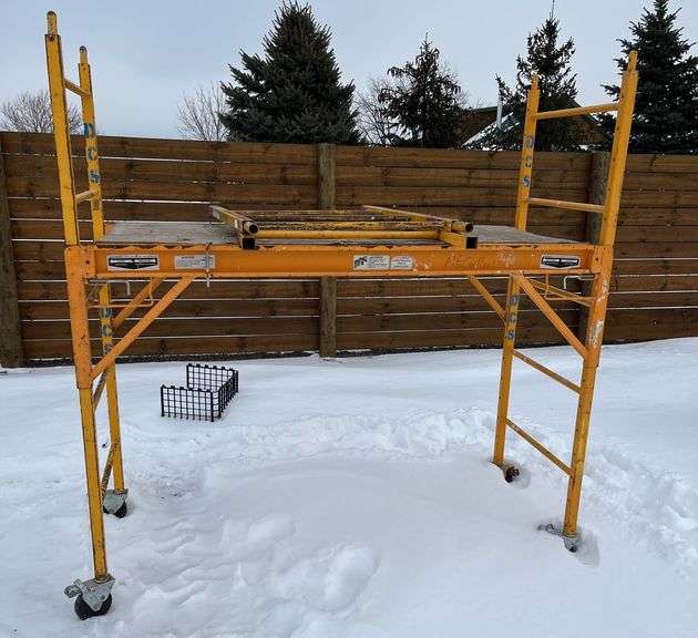 Scaffold with locking heavy duty wheels, adjustable to 10', 21" x 72 ...