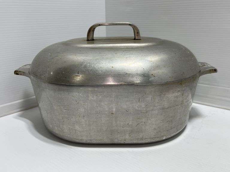 Wagner Ware Roaster, 15 1/2"W - Albrecht Auction Service