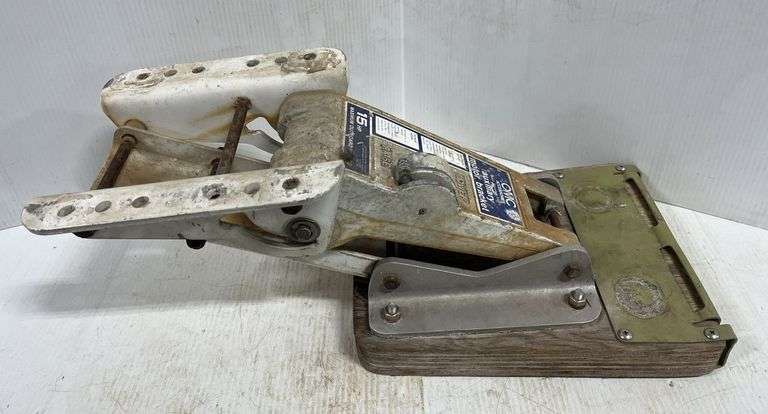 Boat motor mount, 21"L x 8"H, good - Albrecht Auction Service