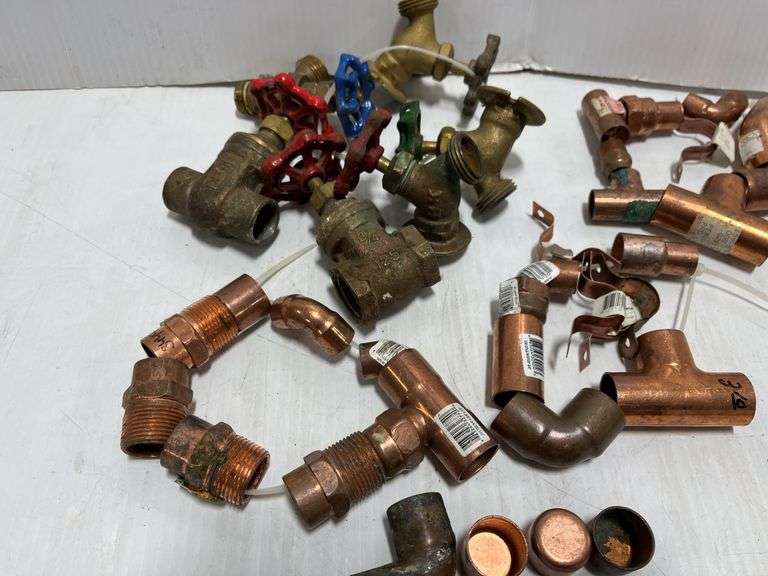 (6) Assorted copper fittings, used valves - Albrecht Auction Service