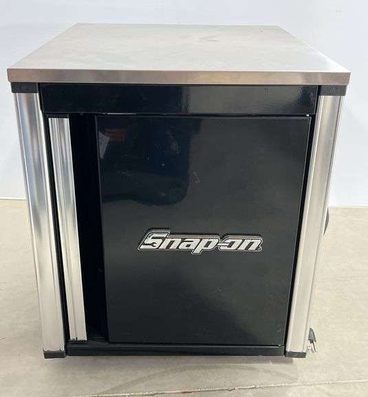 Snap-On dorm style mini fridge, 19"W x 18"D x 22"H - Albrecht Auction ...