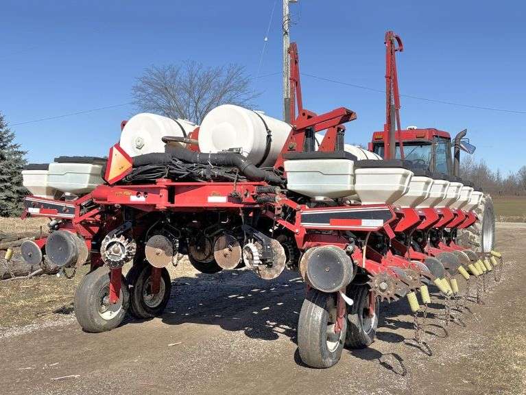 White 6100 12-Row Planter, Liquid Fert. Frame Mounted No-Till Coulters ...
