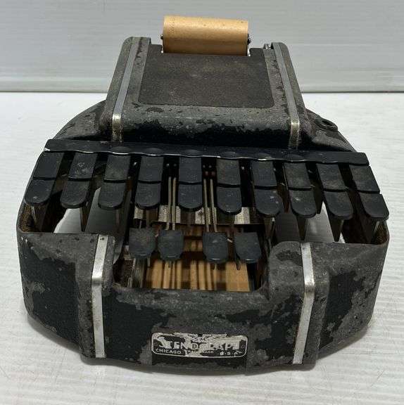 Older stenograph by Hedman Co., 8"W x 9"D, comes with original paper ...