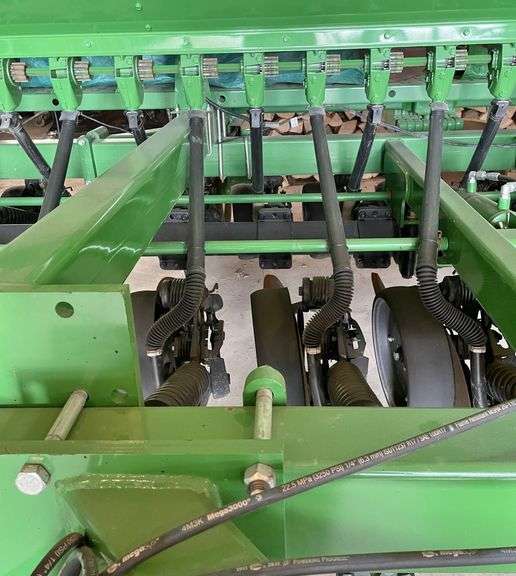 2014 John Deere 1590 No-Till Drill, 15' Working Width, Heavy Duty Tires ...