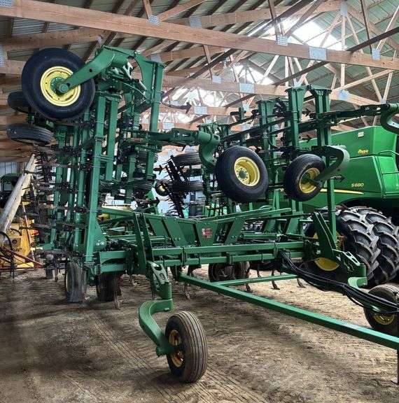 John Deere 2200 Field Cultivator, 48'6" Working Width, 6" Spacing of ...