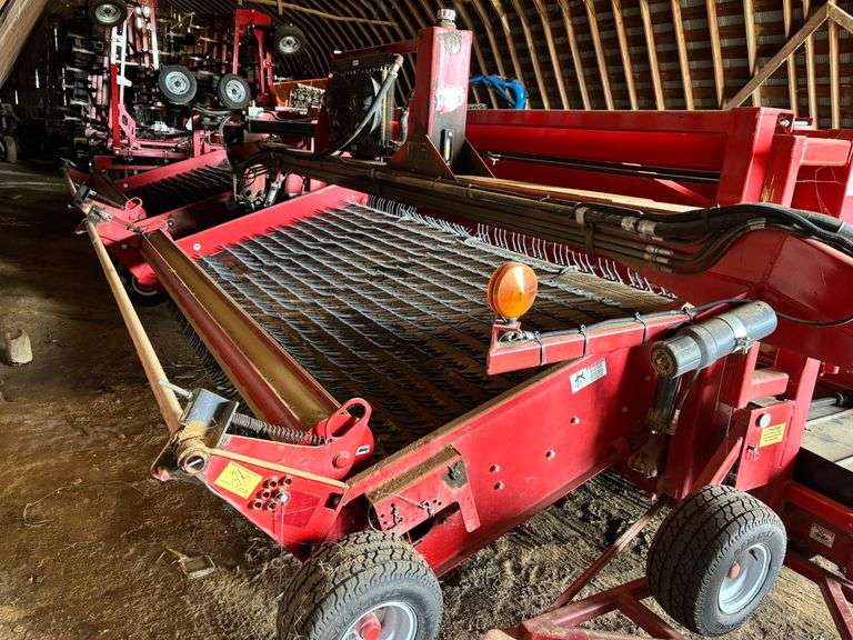 H&S Twin Merger, 12' Pick-Up Heads, 540 PTO Driven Hydraulic Pump ...