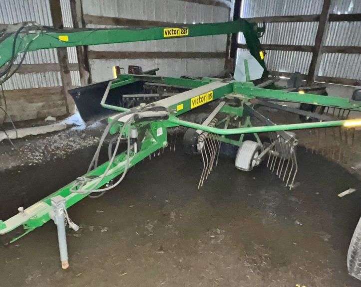 Victor 115 Power Rake, Hydraulic Drive, 11'W, Right Hand Discharge ...