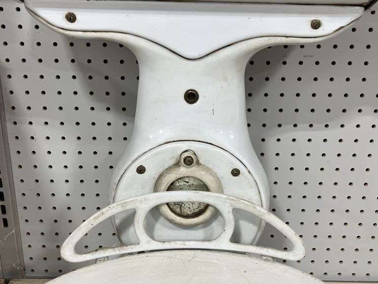 Standard computing Scale Co., 17"W x 29"H - Albrecht Auction Service