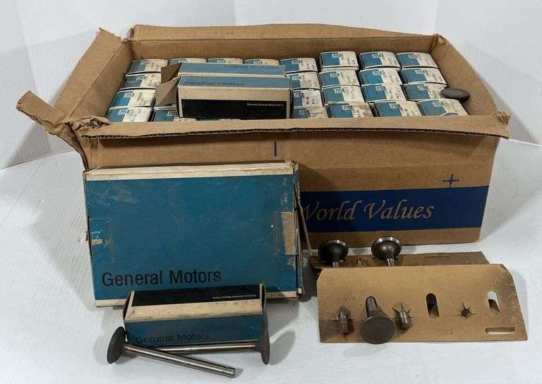 Over (40) GM valves, NOS - Albrecht Auction Service