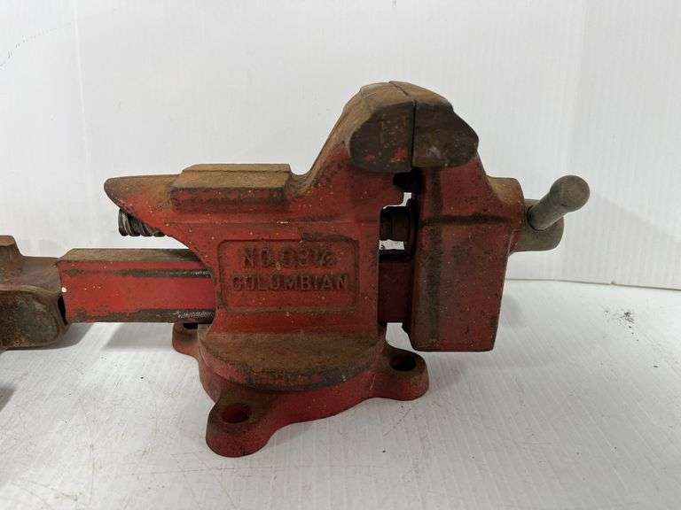 Columbian No. 03 1/2 M2 Bench vise with 3 1/2" jaws, bench vise with 1 ...