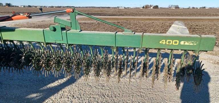 John Deere 400 Rotary Hoe, Vertical Fold, 20' Transport Width, 28 ...