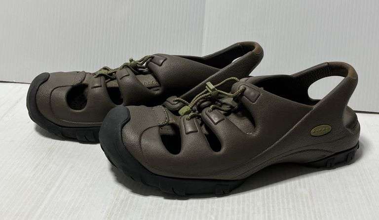 Crocs hiking sandals with bungee laces, womens size 12, mens size 10 ...