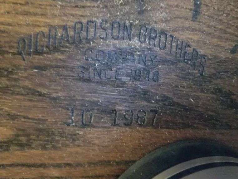 Richardson Brothers dining room table with leaf and (4) matching chairs ...