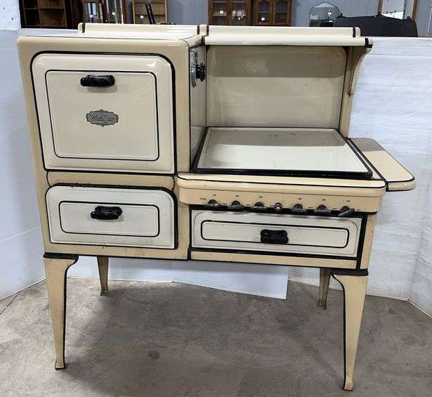 Antique white star kitchen stove, appear complete, 47"W x 28"D x 50"H ...