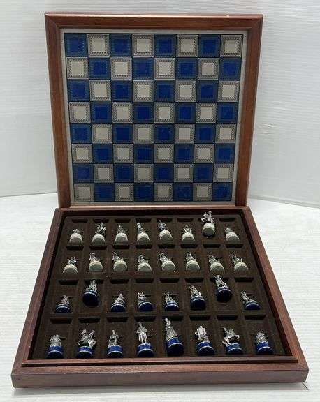 Fancy chess board, 12 1/2" x 12 1/2", great - Albrecht Auction Service