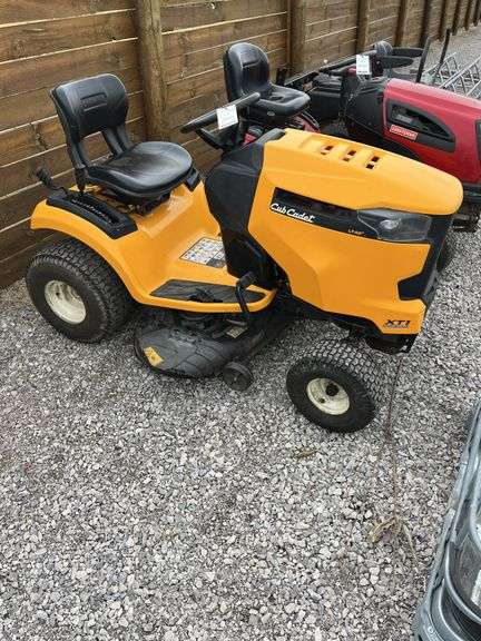 Cub Cadet XTI LT, 42" deck - Albrecht Auction Service