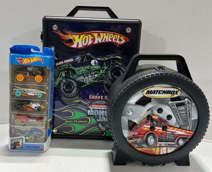 2010 Hot Wheels grave digger official monster truck series monster jam ...
