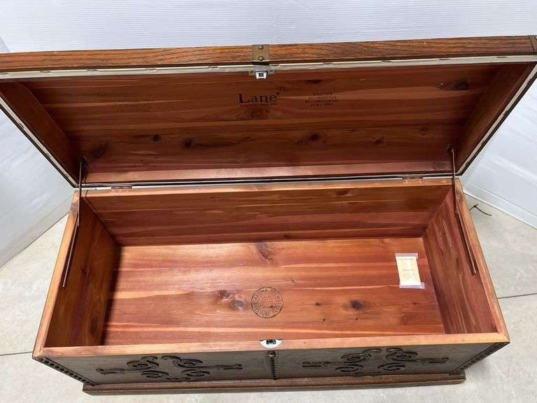 Lane cedar chest, 17"W x 39"L, key enclosed - Albrecht Auction Service