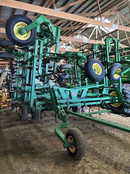 John Deere 2200 Field Cultivator, 48'6" Working Width, 6" Spacing of ...
