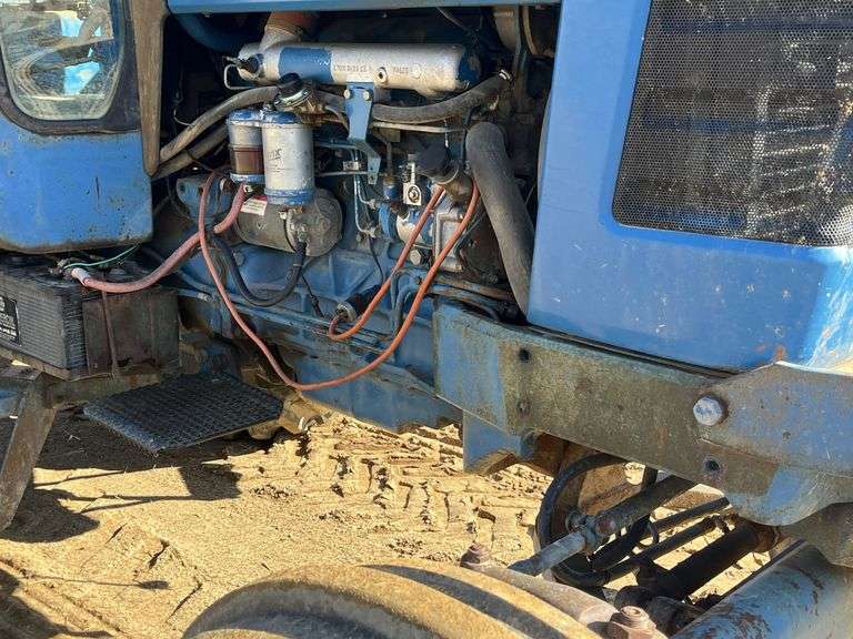 Ford 7700 Diesel Tractor, 2WD, (Showing 9089 Hours), Runs and Drives as ...