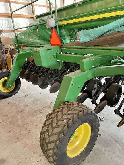 2014 John Deere 1590 No-Till Drill, 15' Working Width, Heavy Duty Tires ...
