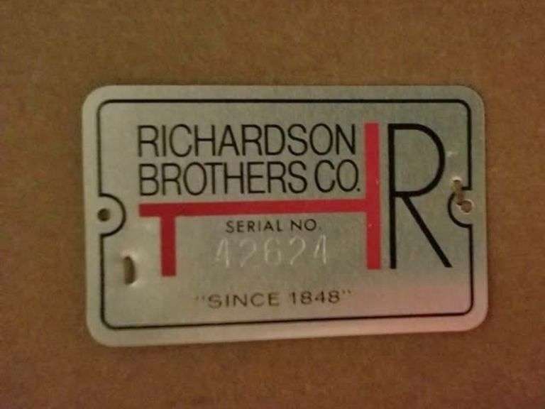 Richardson Brothers dining room table with leaf and (4) matching chairs ...