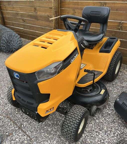 Cub Cadet XTI LT, 42" deck - Albrecht Auction Service