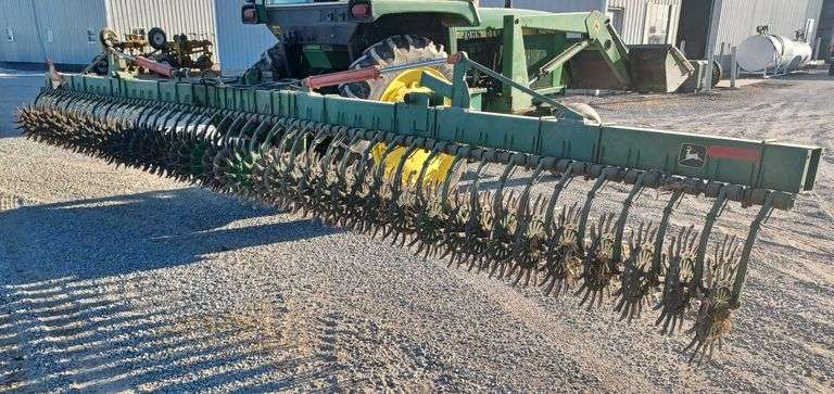 John Deere 400 Rotary Hoe, Vertical Fold, 20' Transport Width, 28 ...