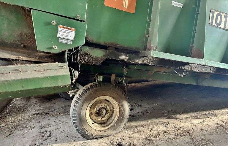 Balzer 1016 Forage Dump Table, Hydraulic Driven, Used Very Little, Tire ...