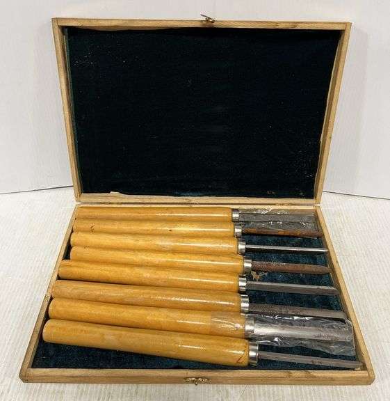(8) Wood chisels, box- 15"W - Albrecht Auction Service