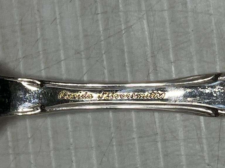 (102) Piece Oneida SilverSmiths silverware set, good - Albrecht Auction ...