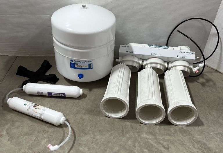 APEC Water Drinking System - Albrecht Auction Service