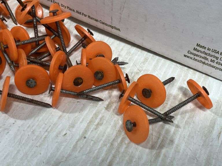 Plastic cap nails, 1 1/4", full box, unused - Albrecht Auction Service