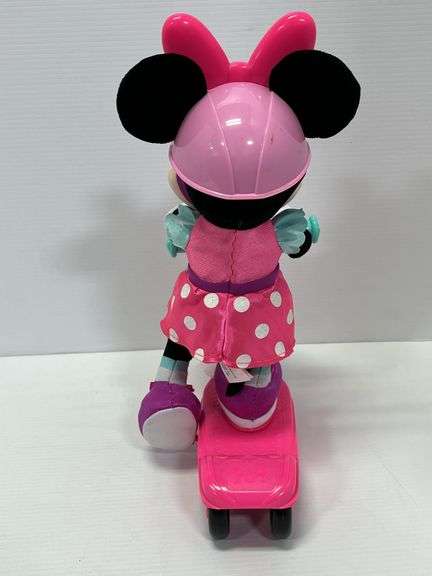 Disney Minnie Mouse sign and spin scooter, features lights, talking ...