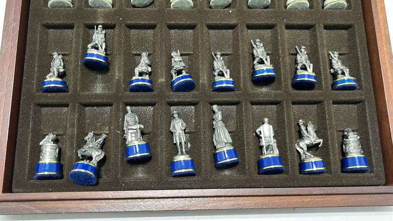 Fancy chess board, 12 1/2" x 12 1/2", great - Albrecht Auction Service