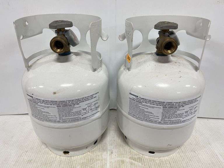 Set of small propane tanks, full, nice for hunting blinds or ice ...