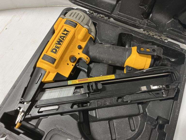 DeWALT 156A fastener, like new - Albrecht Auction Service