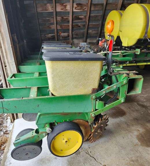 John Deere 7000 Planter, 12-30" Row, Row Cleaners, Seed Firmers, Pop-Up ...