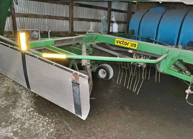 Victor 115 Power Rake, Hydraulic Drive, 11'W, Right Hand Discharge ...