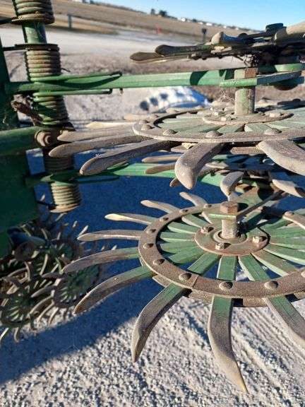 John Deere 400 Rotary Hoe, Vertical Fold, 20' Transport Width, 28 ...