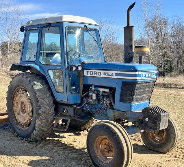 Ford 7700 Diesel Tractor, 2WD, (Showing 9089 Hours), Runs and Drives as ...