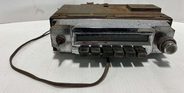 1950's Plymouth mopar model 841 AM car radio with tubes, 15D532608 ...