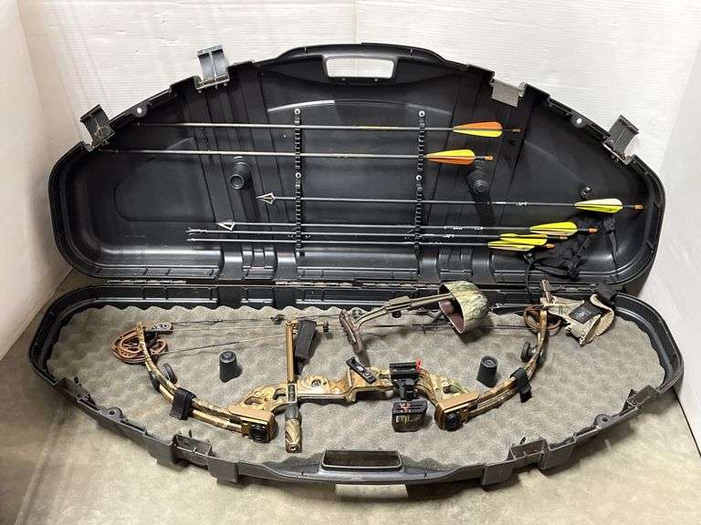 Fred Bear Epic Xtreme bow with Carbon Express arrows and a harp piano ...
