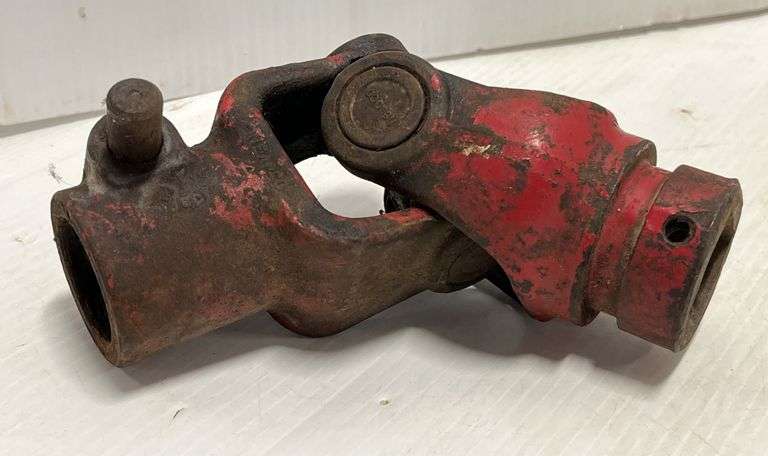 IH PTO coupler, will fit many different models - Albrecht Auction Service