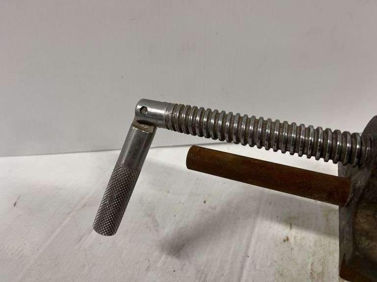 Heavy duty 3-way adjustable vise, jaws- 5", 14"W x 19"L, works great ...