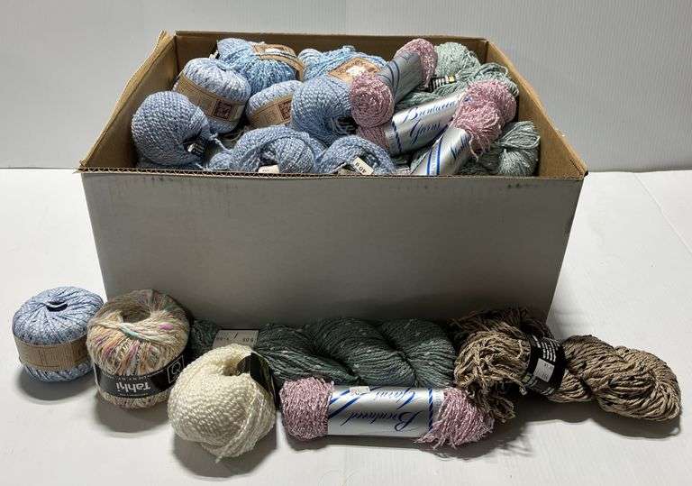 (63) Skeins of assorted yarn, excellent - Albrecht Auction Service