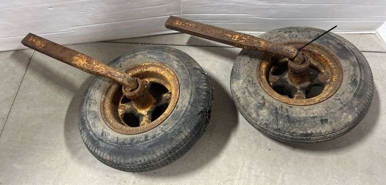 (2) Rim and trailer rims, 7", rusty - Albrecht Auction Service